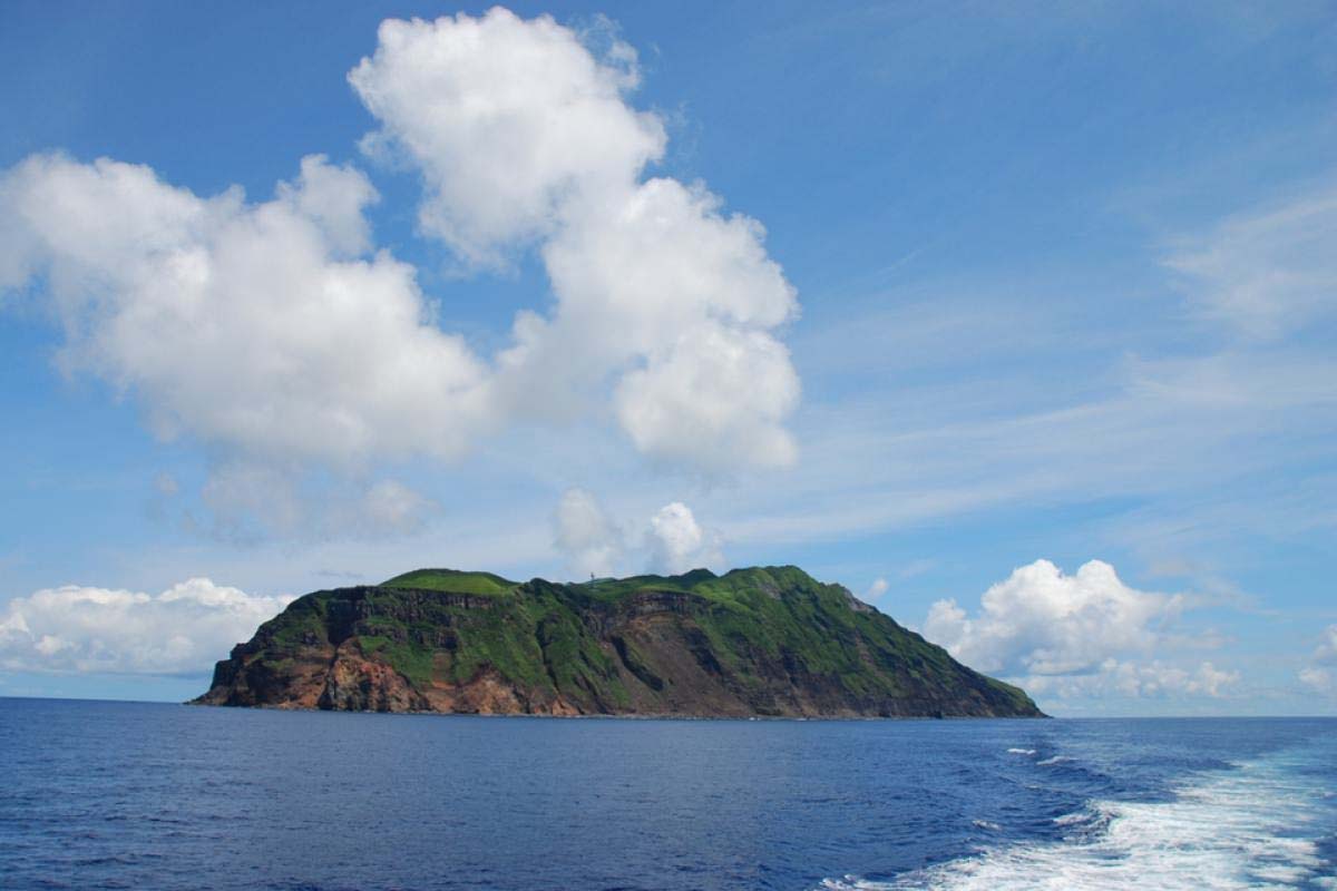10 Breathtaking Aogashima Volcano Images - Fontica Blog