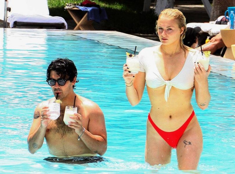 Gorgeous Sophie Turner Bikini Pictures
